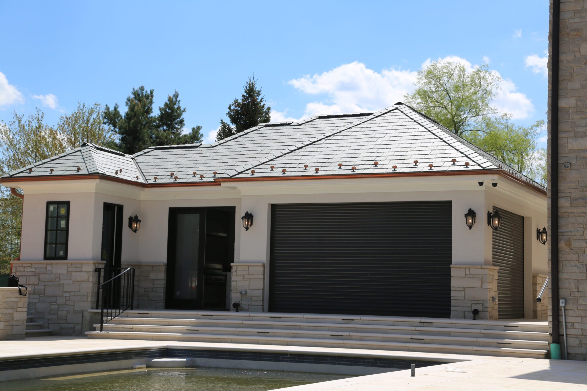 2025: The Year of Roll Down Hurricane Shutters | QMi Security Innovations